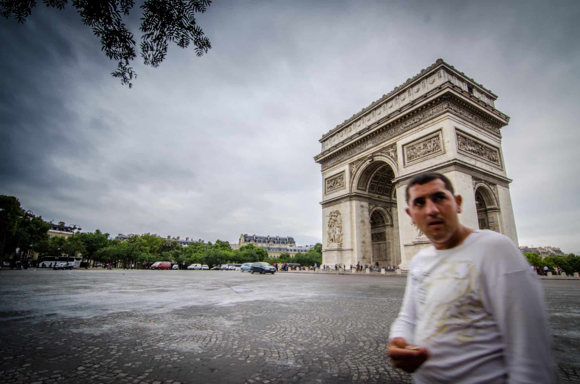 Paris Scam Caught on Camera