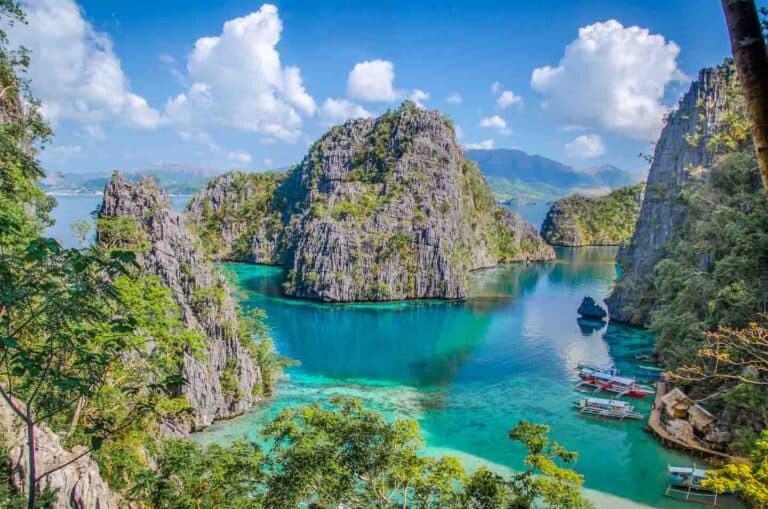 Philippine's Most Photographed Spot: Kayangan Lake